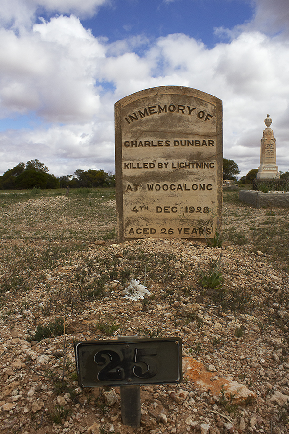 Lightning hit trio, killing one – Way to go Australia